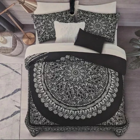 Rachel Zoe | Bedding | New Rachel Zoe 4 Piece Twin Bedding Set Black White Mandala Comforter ...